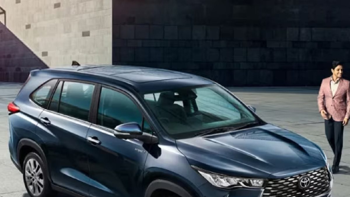 टोयोटाने MPV ची लिमिटेड एडिशन केली लॉन्च, फीचर्स समोर मर्सिडीजही वाटेल ...