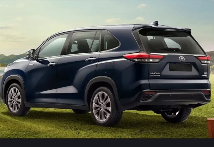 टोयोटाने MPV ची लिमिटेड एडिशन केली लॉन्च, फीचर्स समोर मर्सिडीजही वाटेल ...