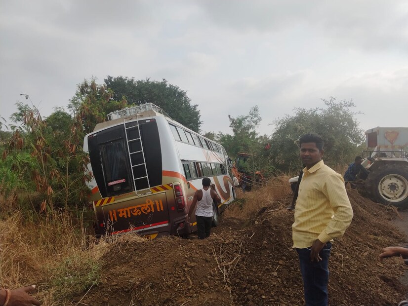 Beed Accident : ट्रकने कट मारल्याने खाजगी बस 40 प्रवाशांना घेऊन थेट ...