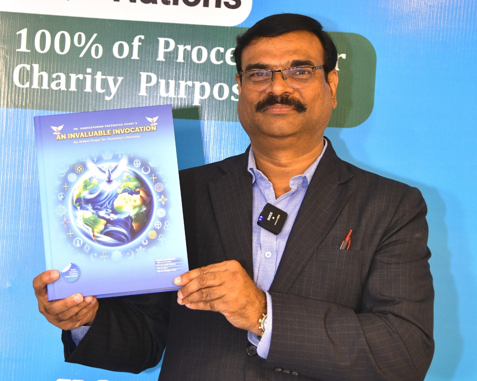 PHOTOS : भारतीय लेखकानं बनवलं अनोखं पुस्तक, किंमत आहे 5 कोटी रुपये, असं ...