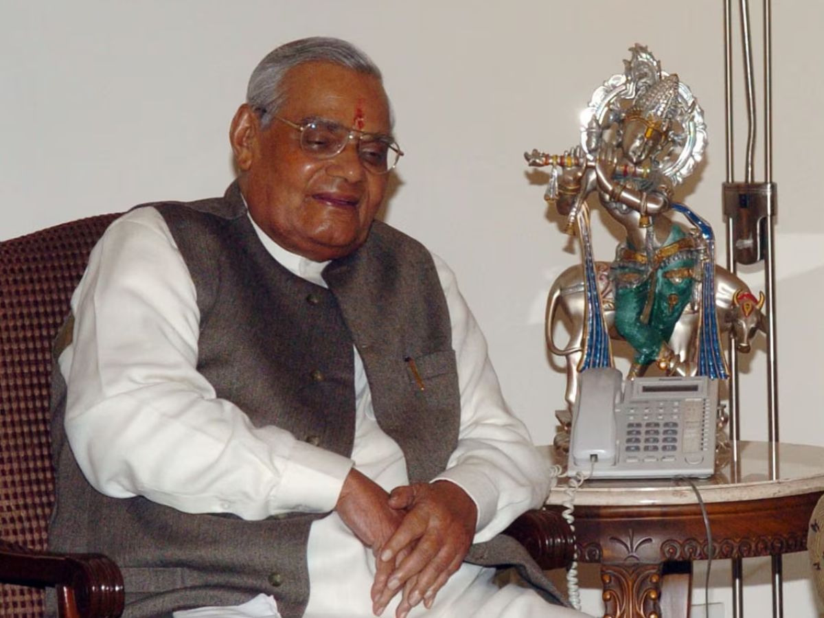 Atal Bihari Vajpayee Birthday : 'मी अविवाहित आहे पण...' लग्नाच्या प्रश्नावर अटलजींनी दिले असे ...