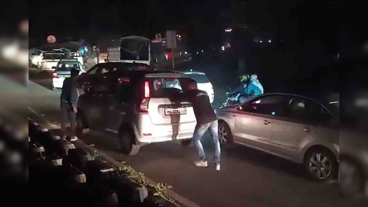 PHOTO : मुंबई पुणे महामार्गावर शेकडो वाहने अचानक पडतायेत बंद; 10 ...