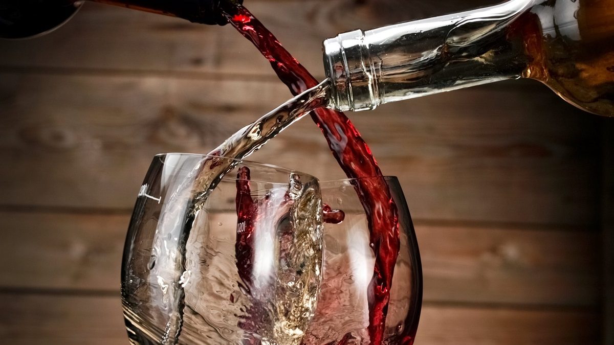 red and white wine : रेड आणि व्हाईट वाईनमध्ये असतो खास फरक, हे तुम्हाला ...