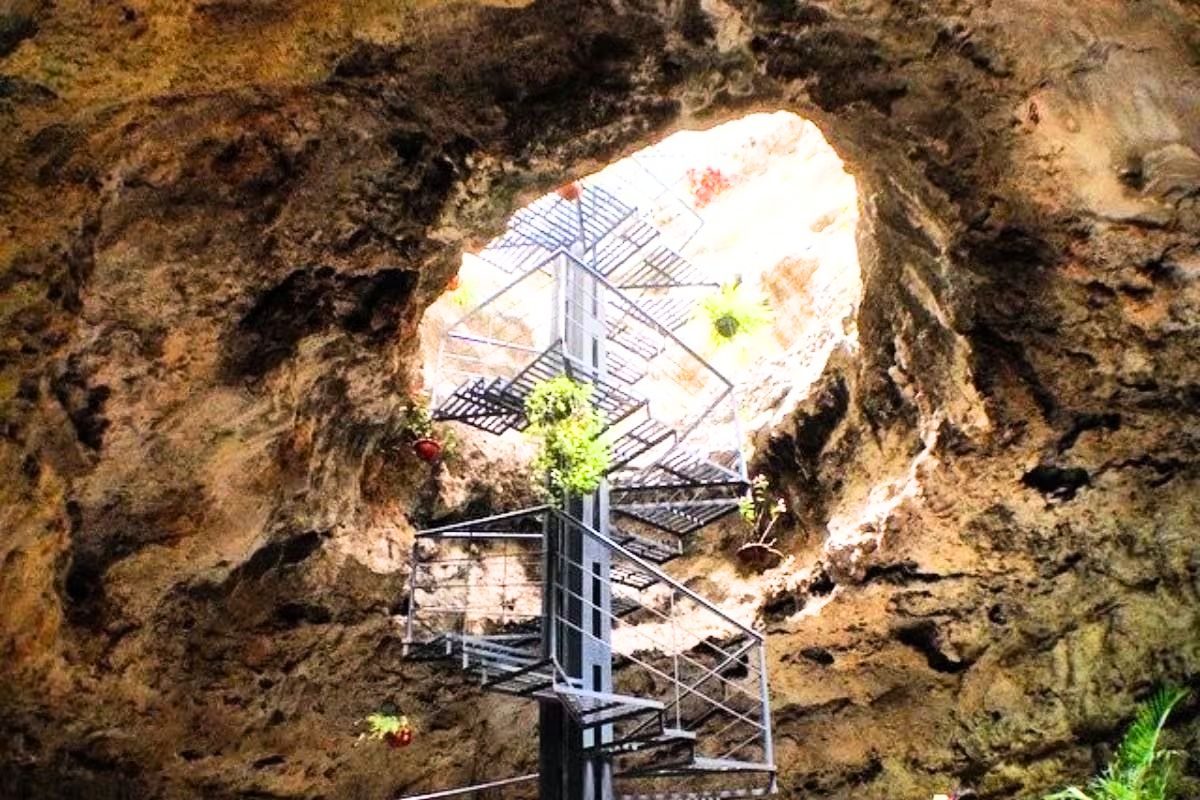 या ठिकाणी तुम्ही ज्वालामुखीच्या आतही फिरु शकता, काय आहे खास? - News18 मराठी