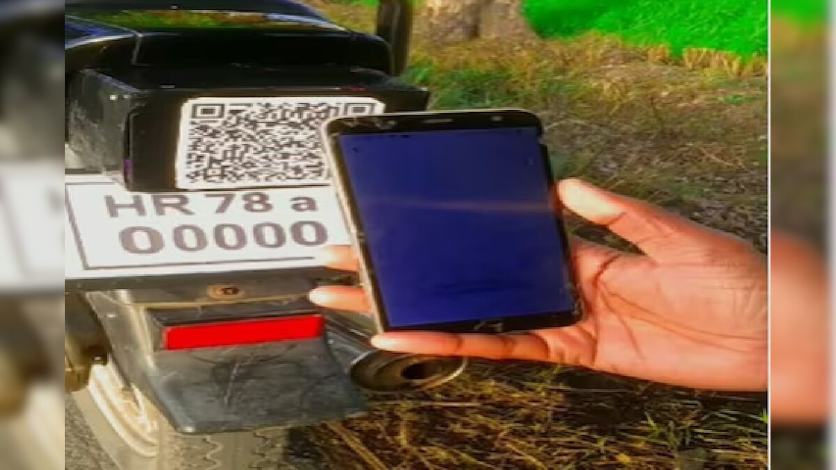 बाईकच्या मागे QR CODE; स्कॅन करताच काय झालं VIDEO एकदा पाहाच man scans qr code on bike get ...