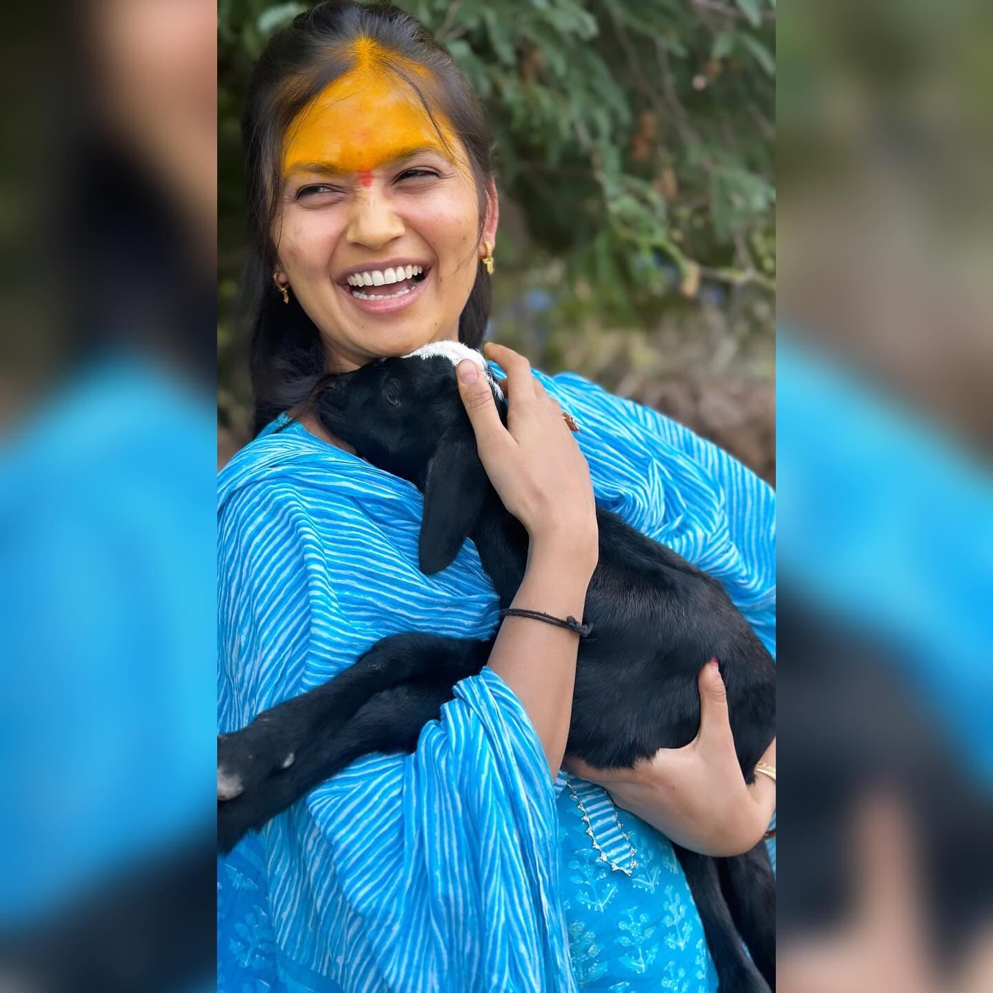 Gautami Patil : कपाळी भंडारा अन् हातात कोकरू; गौतमीचा नो मेकअप लुक ...