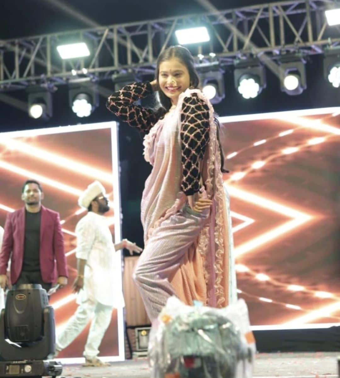 Gautami Patil : गौतमी पाटीलचं मार्केट खाणारी 'ती' कोण? स्टाइलही आहे सेम ...