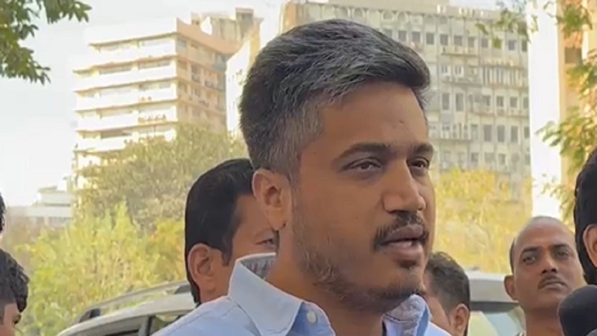 Rohit Pawar ED Enquiry Updates : रोहित पवार ईडी कार्यालाकडे रवाना ...