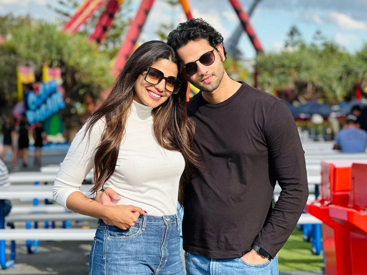 Pooja Sawant : नवऱ्यासोबत भलतीच रोमँटिक झाली पूजा सावंत; अभिनेत्रीच्या हनीमूनचे फोटो समोर ...