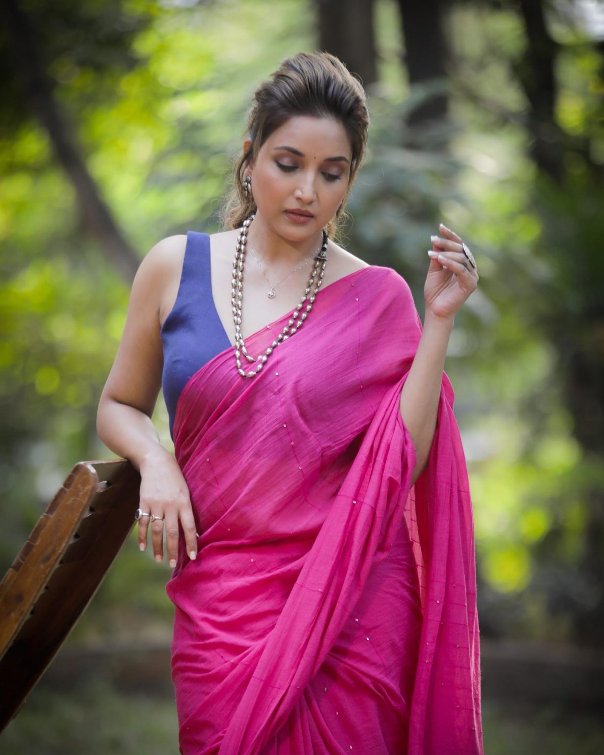 Rupali Bhosle : सिंपल लुकमध्येही गोड दिसतेय अनिरुद्धची बायको, रूपालीचं गॉर्जिअस PHOTOSHOOT ...