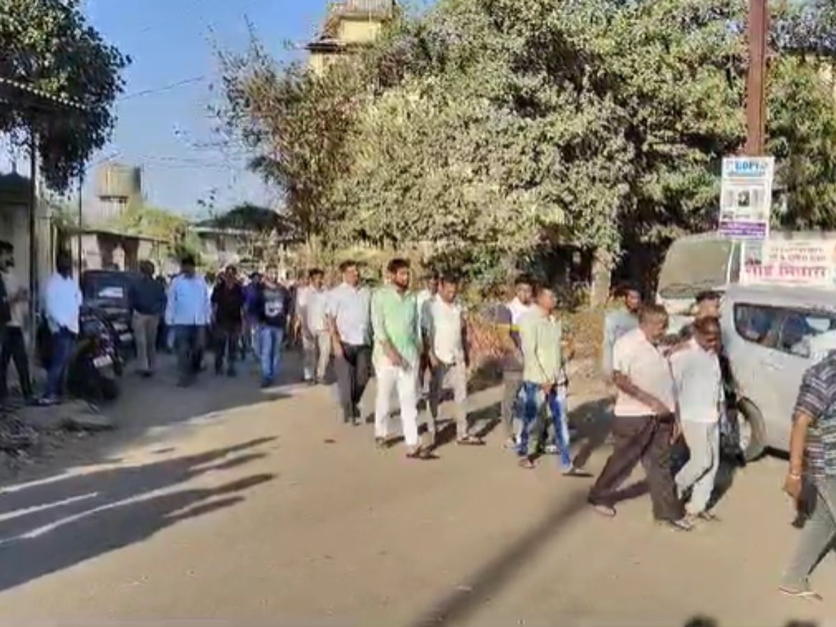 Pandhari Phadke: पंढरीशेठ फडकेंना निरोप देण्यासाठी लोटला जनसागर, PHOTOS ...