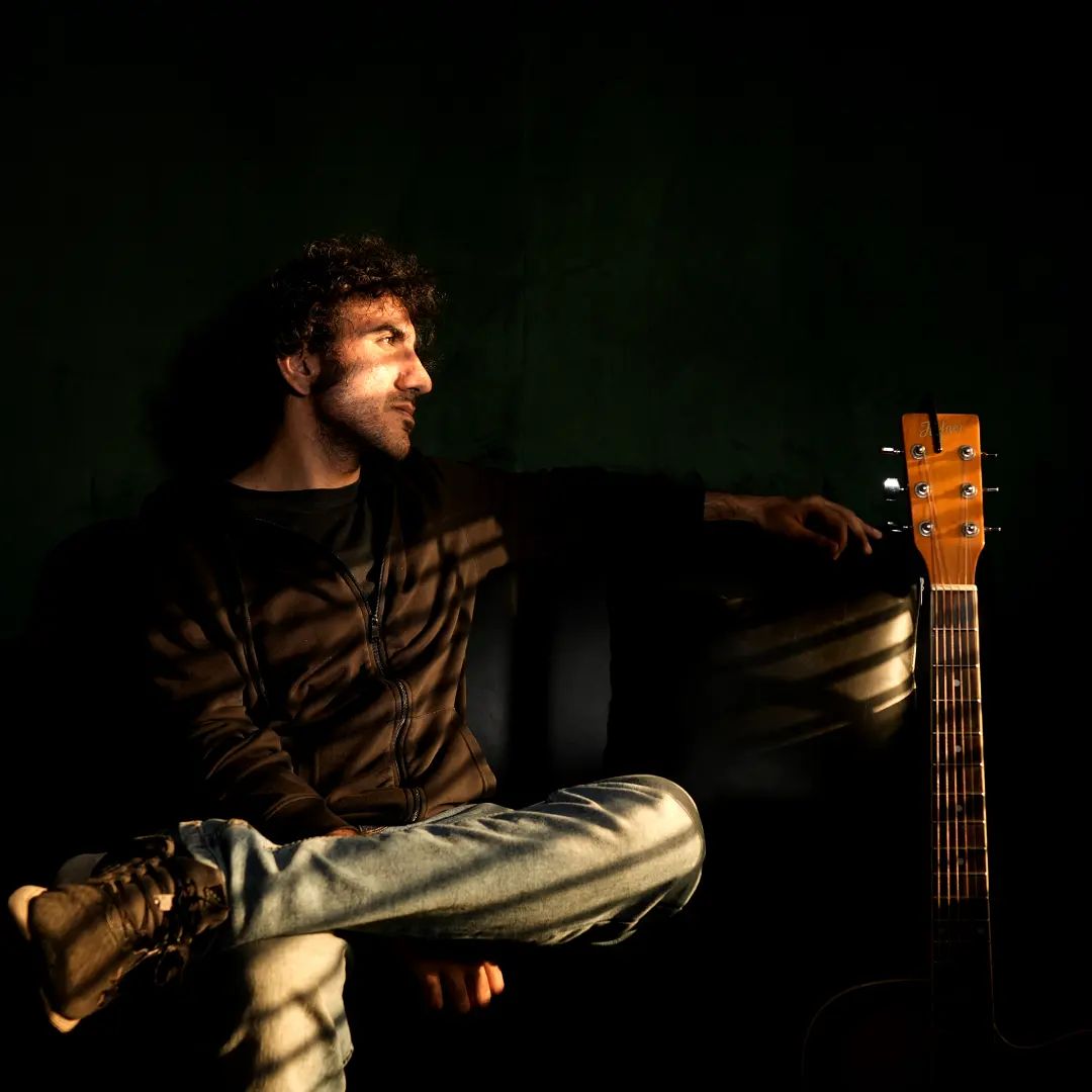 Chor Song : "कल रात आया मेरे घर एक चोर", कोण आहे या गाण्याचा सिंगर ...