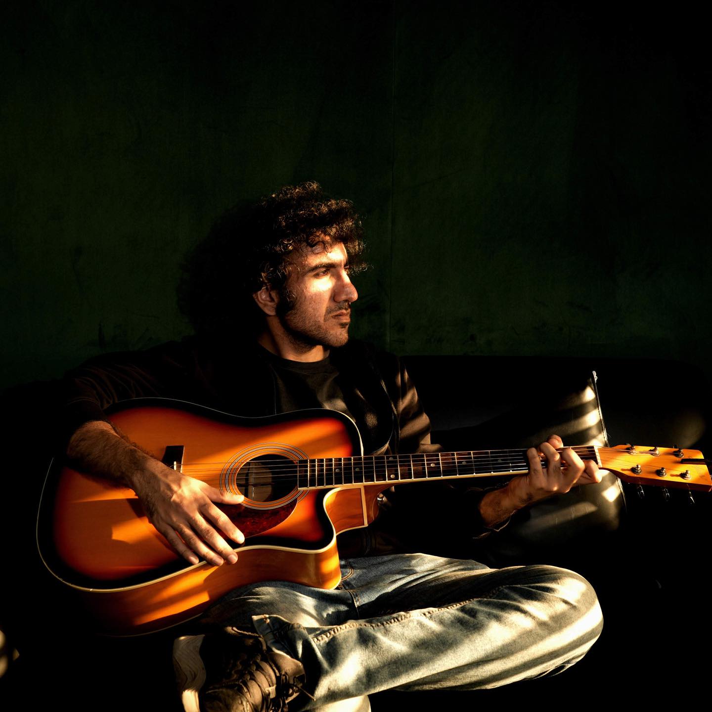 Chor Song : "कल रात आया मेरे घर एक चोर", कोण आहे या गाण्याचा सिंगर ...