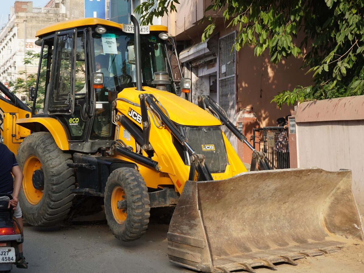 JCB मध्ये किती गिअर असतात? ते कसं काम करतं? 99 टक्के लोकांना माहित नसतील 'या' गोष्टी how does ...