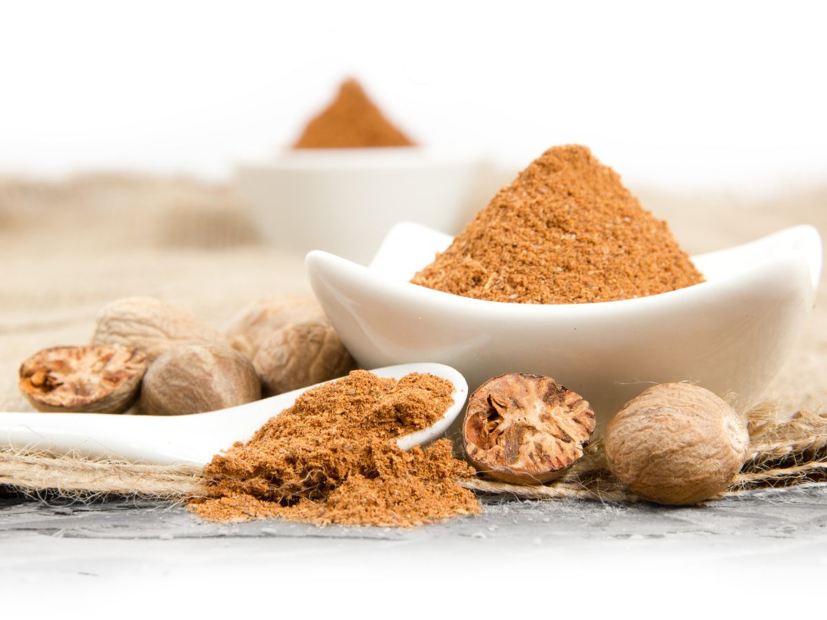 Jaifal Benefits : स्त्रियांच्या आहारात का असायला हवे जायफळ? हे फायदे ...