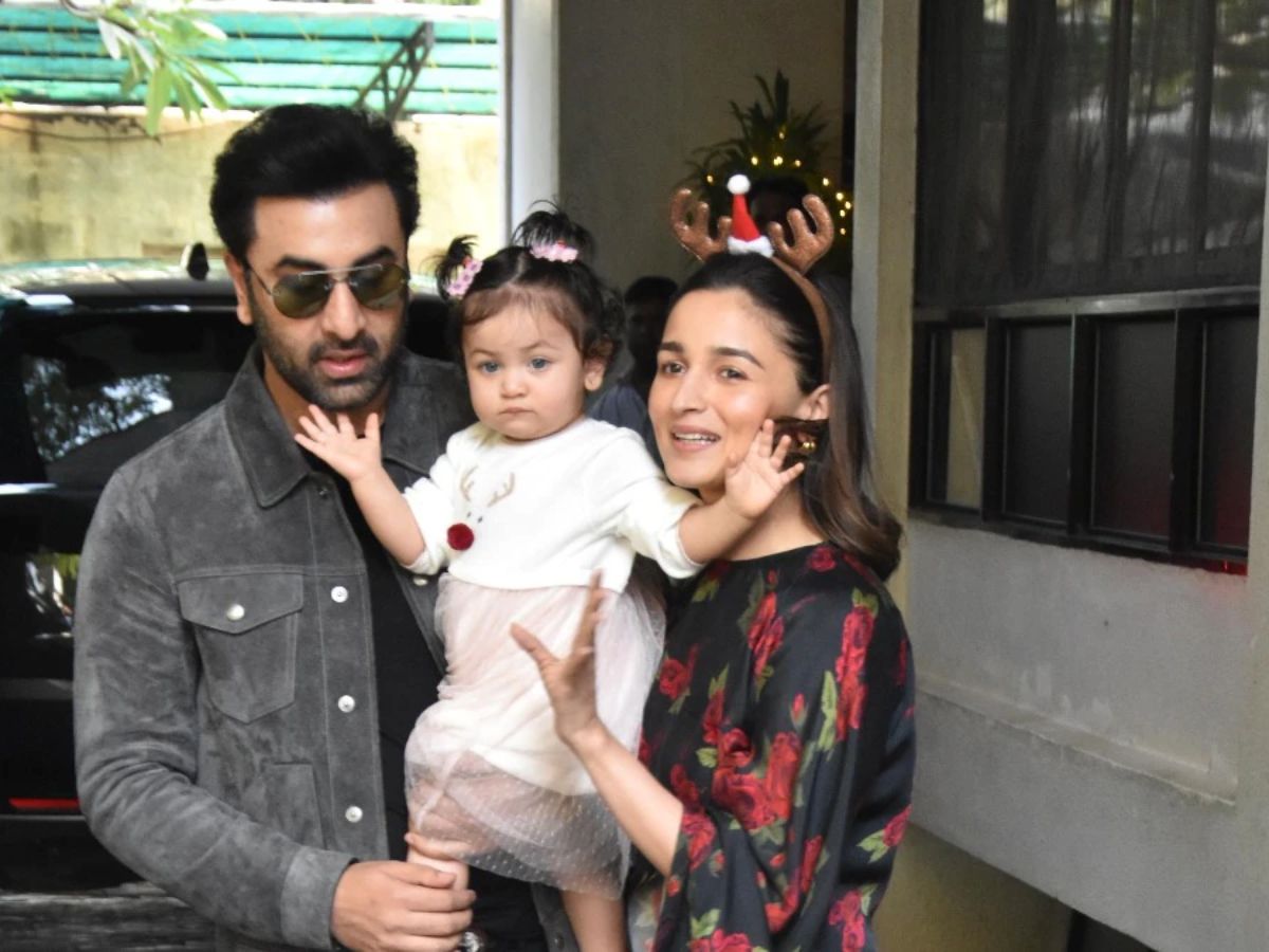 Raha Kapoor New Pics: दोन वेण्या, निळे डोळे अन् चेहऱ्यावर गोड हसू ...