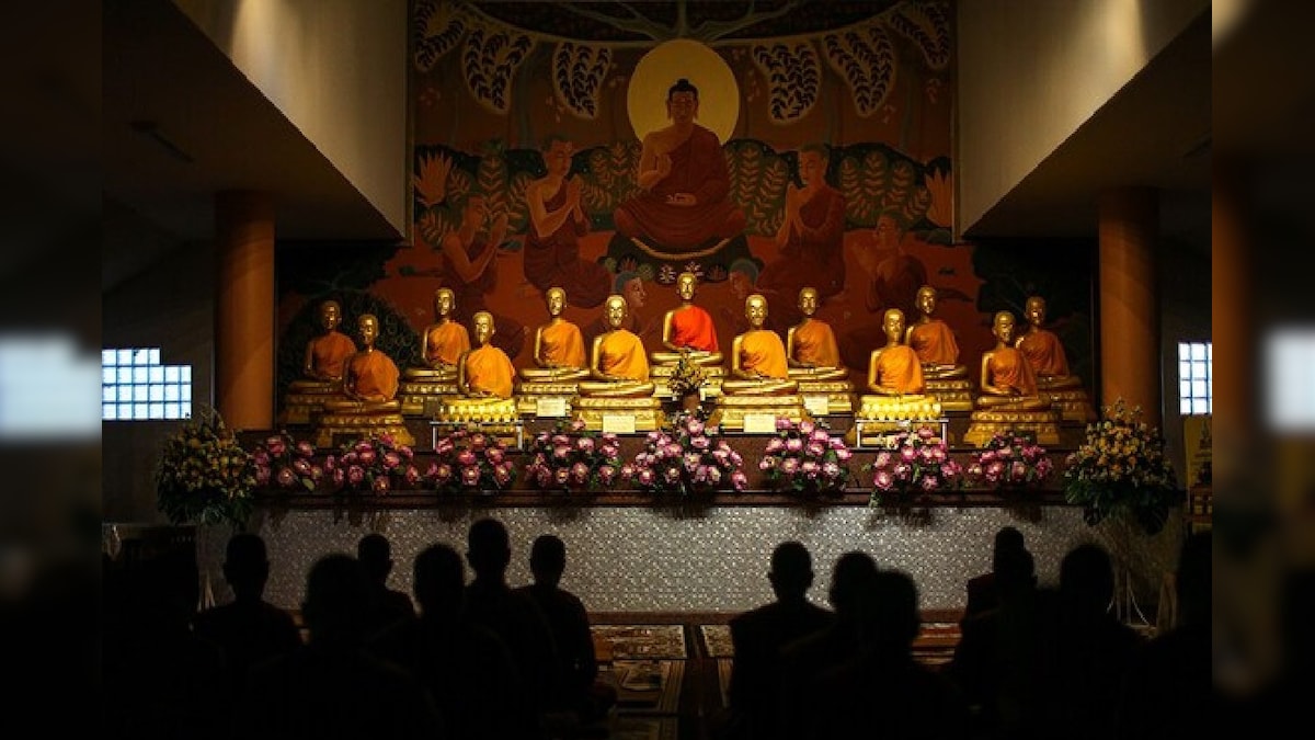 व्यक्तीने बौद्ध मंदिरात केली तोडफोड, भगवान बुद्धानंच दिली शिक्षा ...