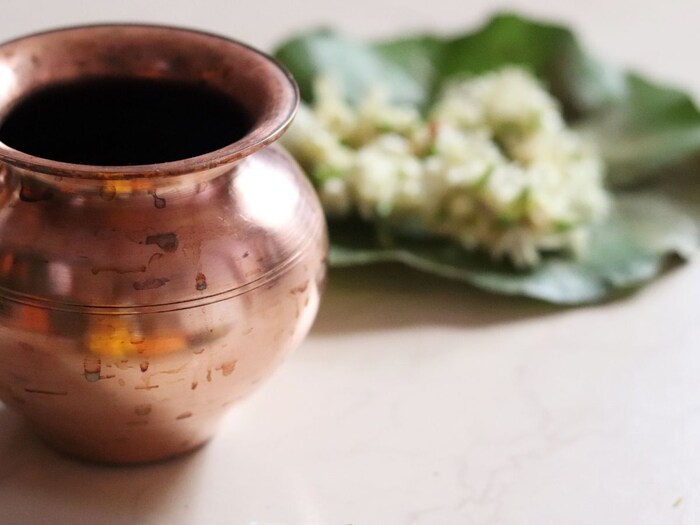 copper pot: तांब्याच्या भांड्यात पाणी पिणं किती फायदेशीर? काय आहेत तोटे?