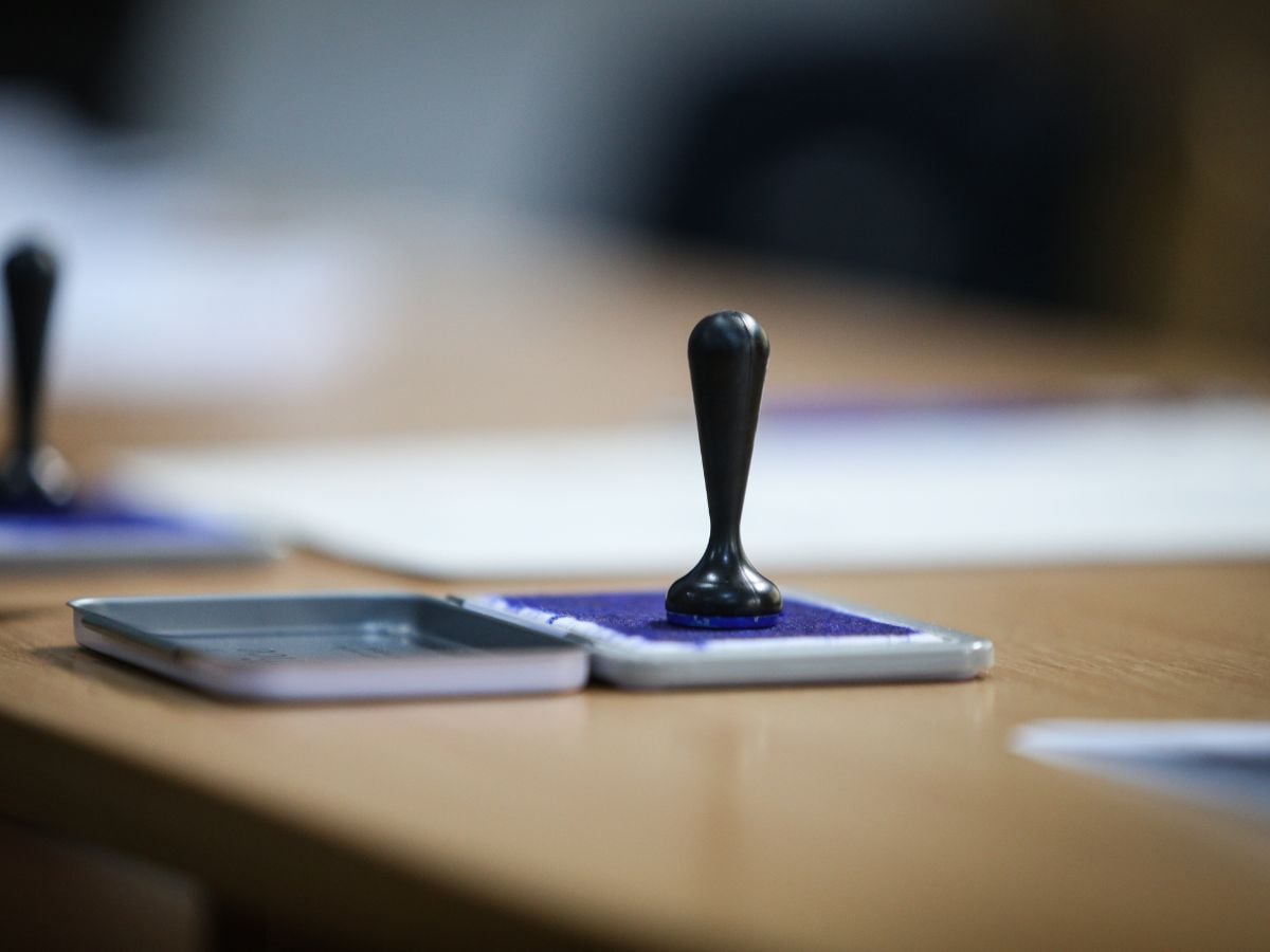 कुठे बनवली जाते निवडणुकीत वापरण्यात येणारी शाई? त्याची किंमत आणि खास ...