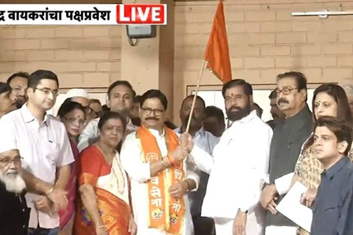 Ravindra Waikar : आणखी एका आमदाराने सोडली ठाकरेंची साथ, रवींद्र ... Ravindra Waikar : आणखी एका आमदाराने सोडली ठाकरेंची साथ, रवींद्र ...