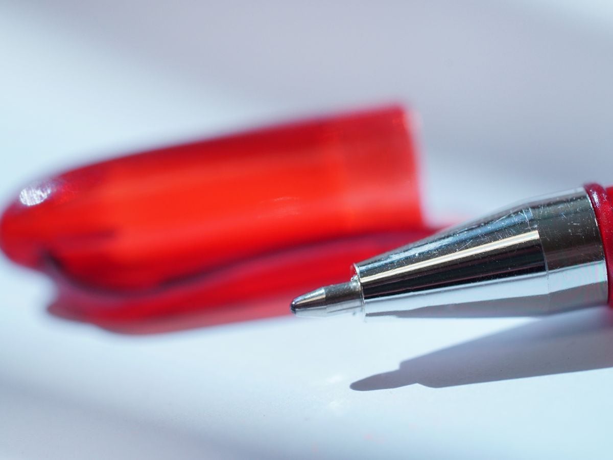 Knowledge : बॉलपेनमध्ये खरंच बॉल असतो का? पेनाला का पडलं असं नाव ...