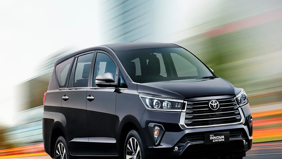 Toyota च्या Innova चं नवीन व्हॅरिएंट लाँच, फिचर्स इतके भारी की ...