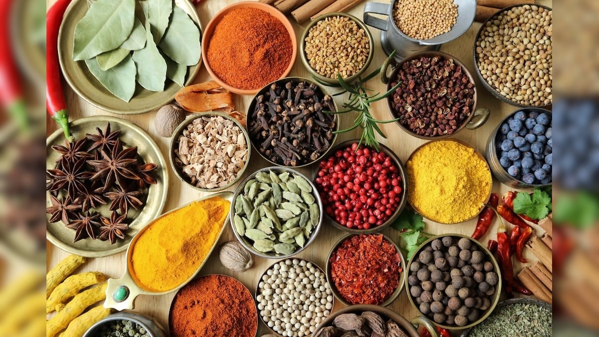Kitchen Tips : मसालेही एक्सपायर होतात का? जाणून घ्या, हे 28 मसाले किती ...