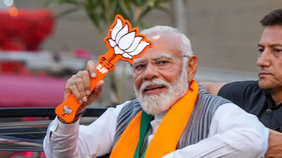 'Modiji is the best..i love you modiji' मुंबईत मोदींच्या स्वागतासाठी ...