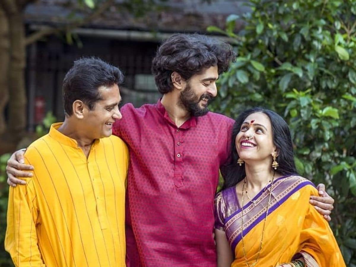 Aishwarya Narkar Son : माय तसा लेक! खूपच हँडसम दिसतो ऐश्वर्या नारकरांचा ...