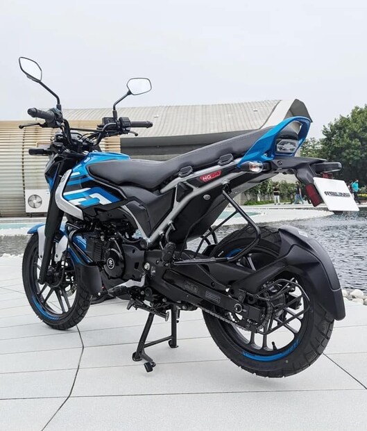 बजाजच्या Freedom 125 CNG बाइकची नुसती हवा, heroची Splendor टिकेल का समोर?