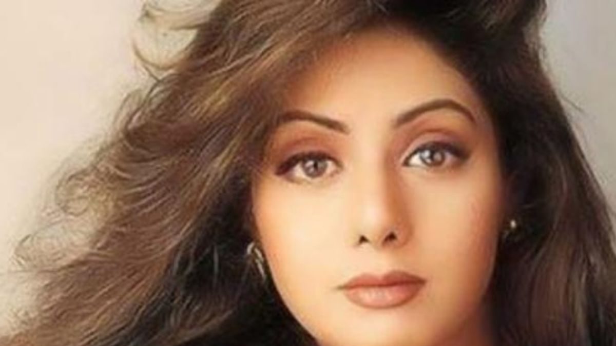 Sridevi Birth Anniversary : 4 वर्षांची असल्यापासून अभिनय; हिरोपेक्षा ...