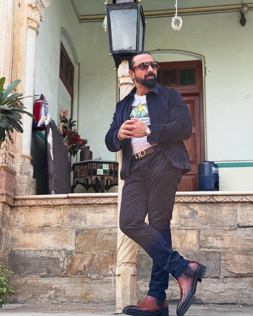 Ajaj Khan Net Worth : Instaवर हिरो पण निवडणुकीत Zero, एजाज खानची ...