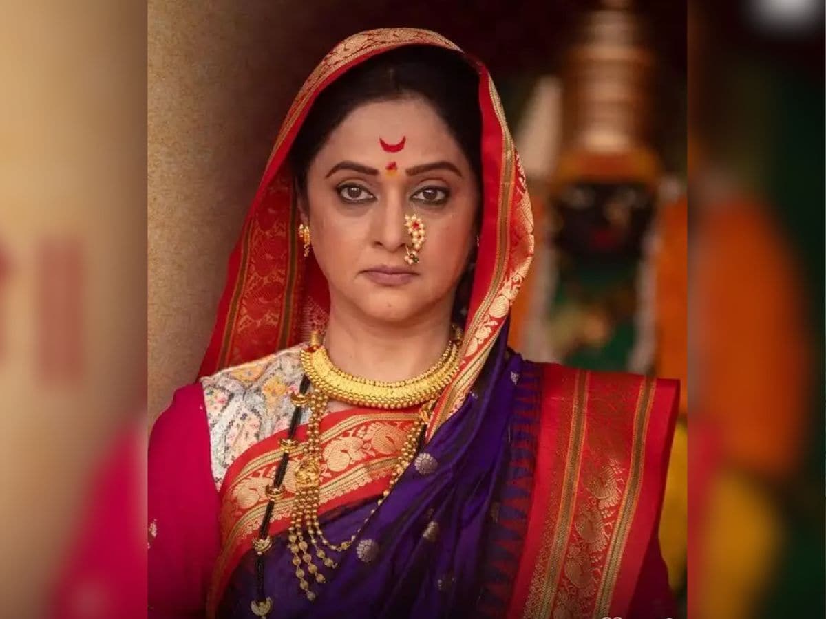 Mrinal Kulkarni In Raja Shivchatrapati