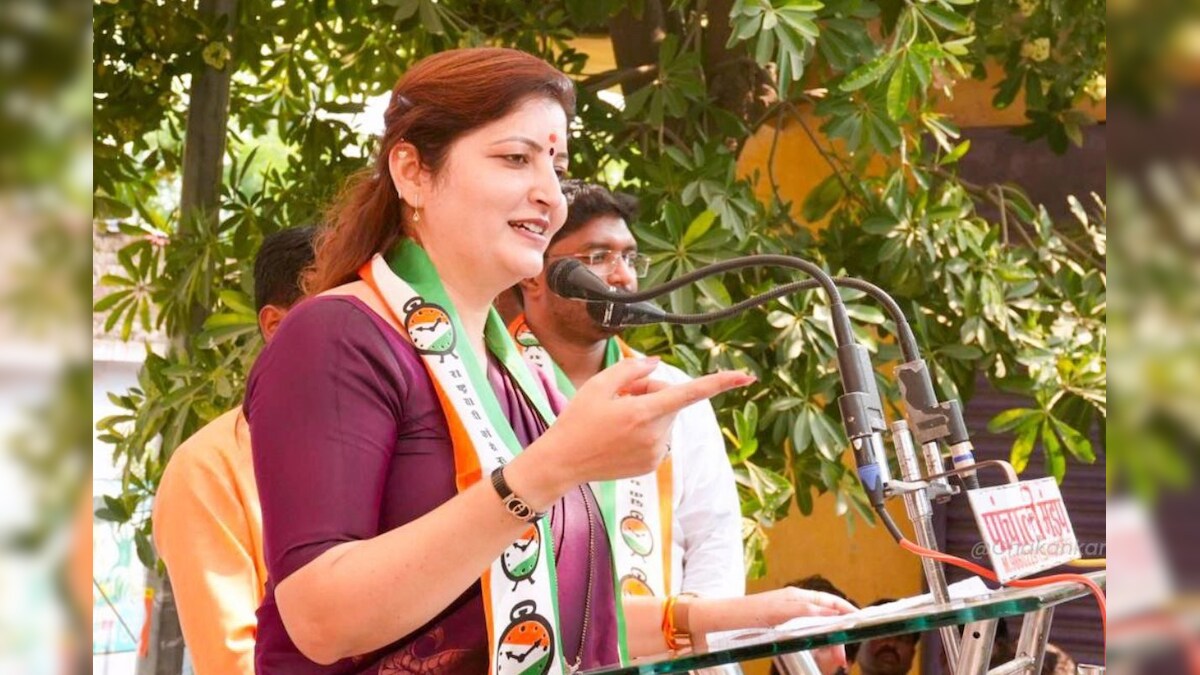 'तुतारीच्या उमेदवाराचे सूनेवर अत्याचार', रुपाली चाकणकरांचे फाईल दाखवत ...