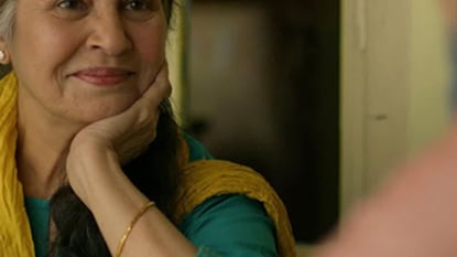 वयाच्या 60व्या वर्षी मराठमोळी अभिनेत्री लग्नबंधनात, फेसबुक फ्रेंडसोबत ...