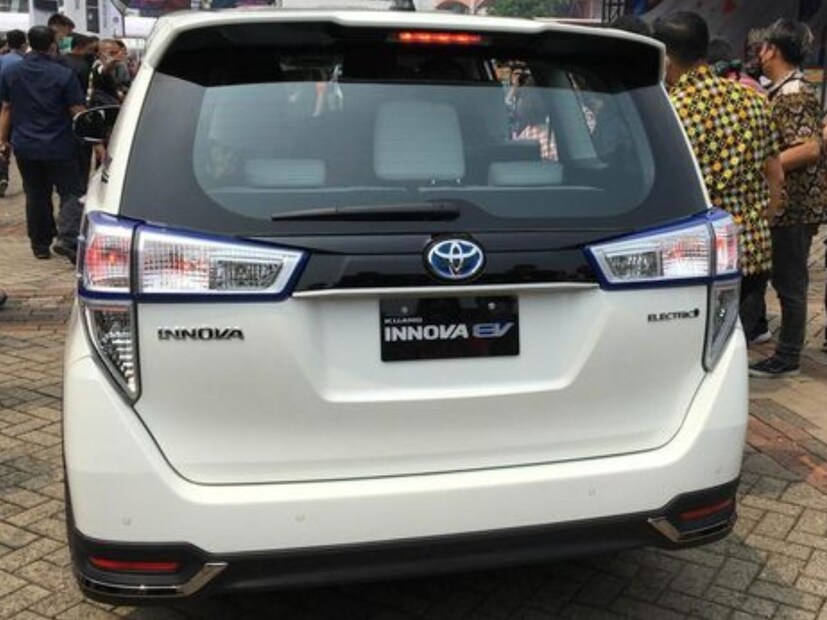 Toyota आता अख्खं मार्केट करणार जाम, येतेय किंग ऑफ Innova SUV चा नवा अवतार!