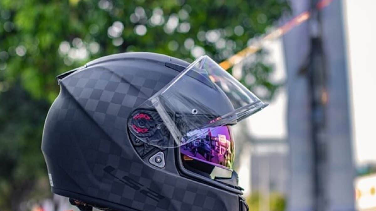 Helmetला मराठीत काय म्हणतात? 90% लोकांना माहितीच नाही, शब्द वाचून वळेल ...