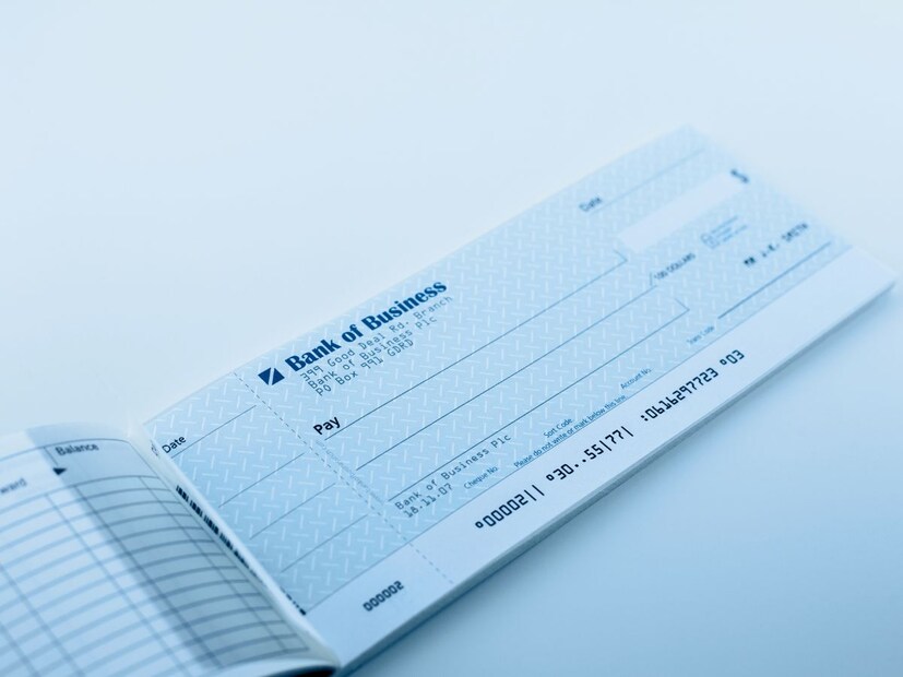 Cheque Back Signature : चेकच्या मागे सही का आणि कधी करतात? 99 टक्के ...