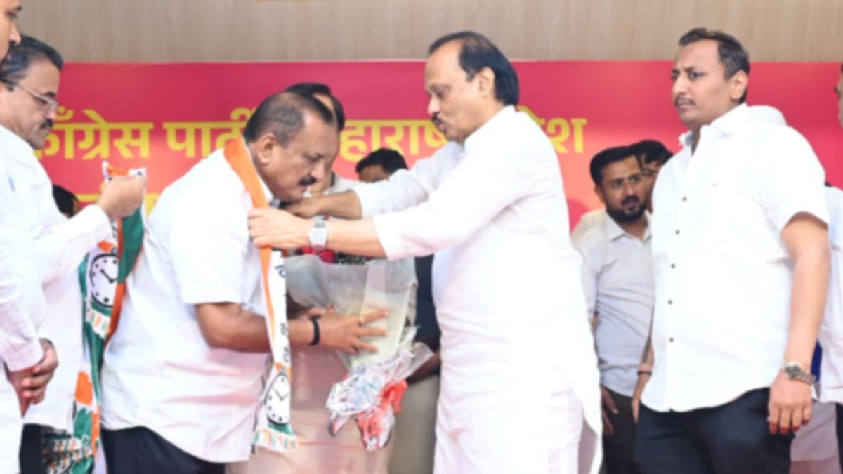 ठाकरे गटाला पुण्यात मोठा धक्का, बड्या नेत्याने मनगटावर घड्याळ बांधले ...