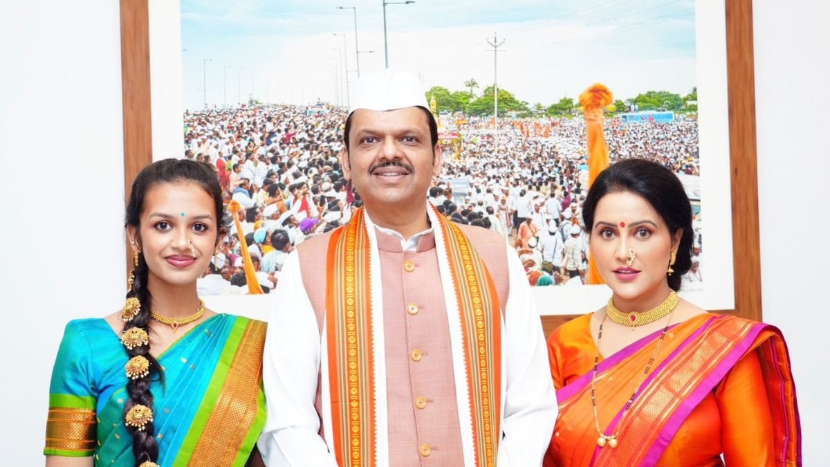 Amrita Fadnavis sends special wishes to Devendra Fadnavis shares family ...