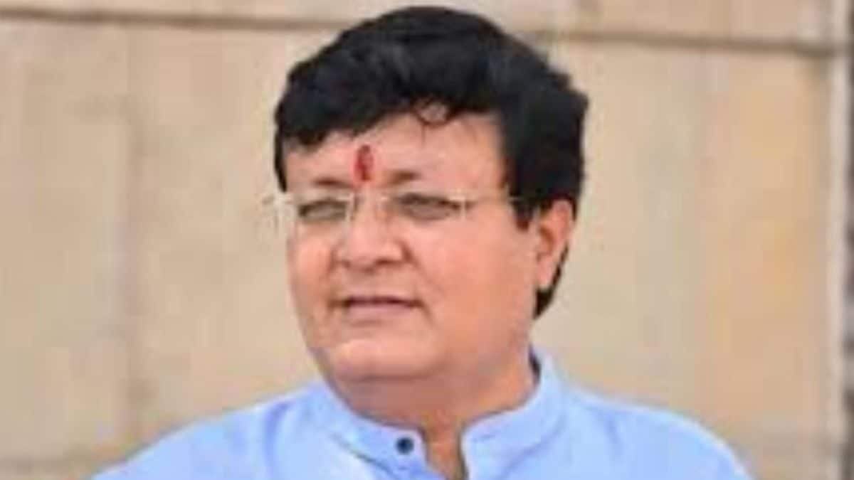 नाशकात सागर जाधववर गोळीबार, भाजपच्या नगरसेवकाला अटक, गिरीश महाजन ...