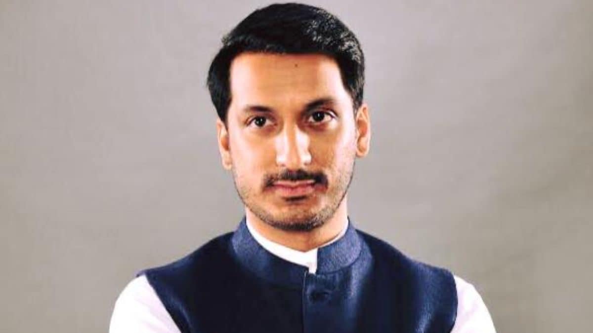 Parth Pawar : पुणे जमीन घोटाळा प्रकरणी अखेर गुन्हे दाखल, पार्थ ...