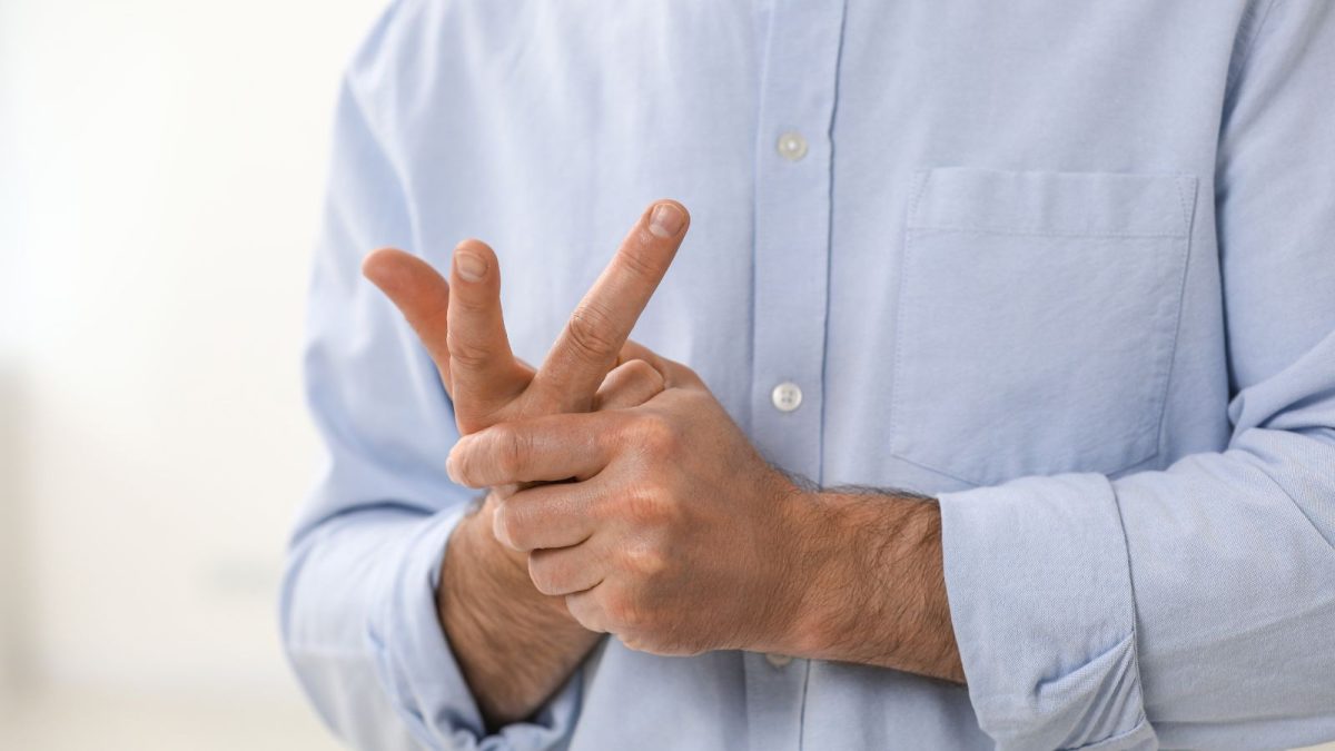 Cracking Knuckles Effects : हातापायांची बोटं मोडल्याने काय होतं? याचे ...