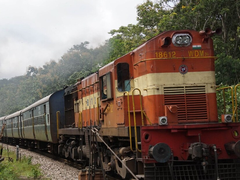Indian Railway : घरातील आणलेलं जेवण ट्रेनमध्ये खाणं पडलं महागात ...