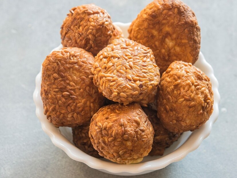 Tilgul Ladoo Recipe Tips : तिळाचे लाडू दगडासारखे कडक होतात? मग 'या ...