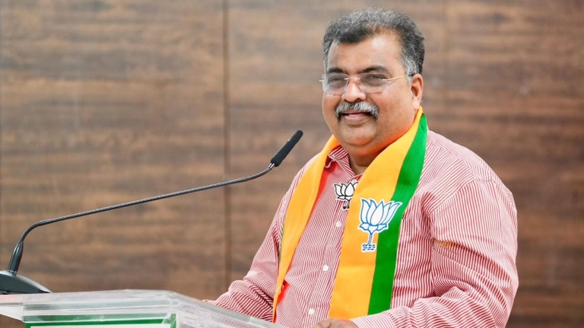मराठी माणसाच्या नावावर राजकारण करण्याऱ्यांनी आधी इतिहासात डोकवावं ...