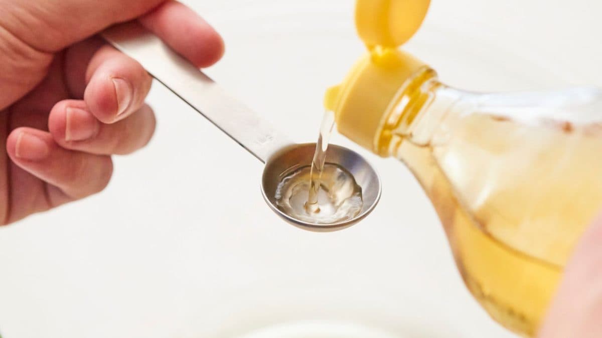 Cooking Oil : घरात महिन्याला किती तेल वापरायला हवं? हे' गणित चुकलं तर ...