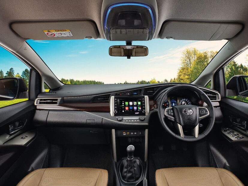 Toyota: लांब प्रवासाची 'क्विन' Innova Crysta होणार बंद, टोयोटा आता ...
