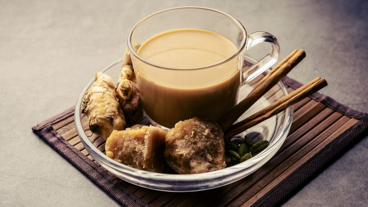 Jaggery Tea : गुळाचा चहा बनवताना दूध फाटतंय? 'या' सोप्या टिप्स वापरा ...
