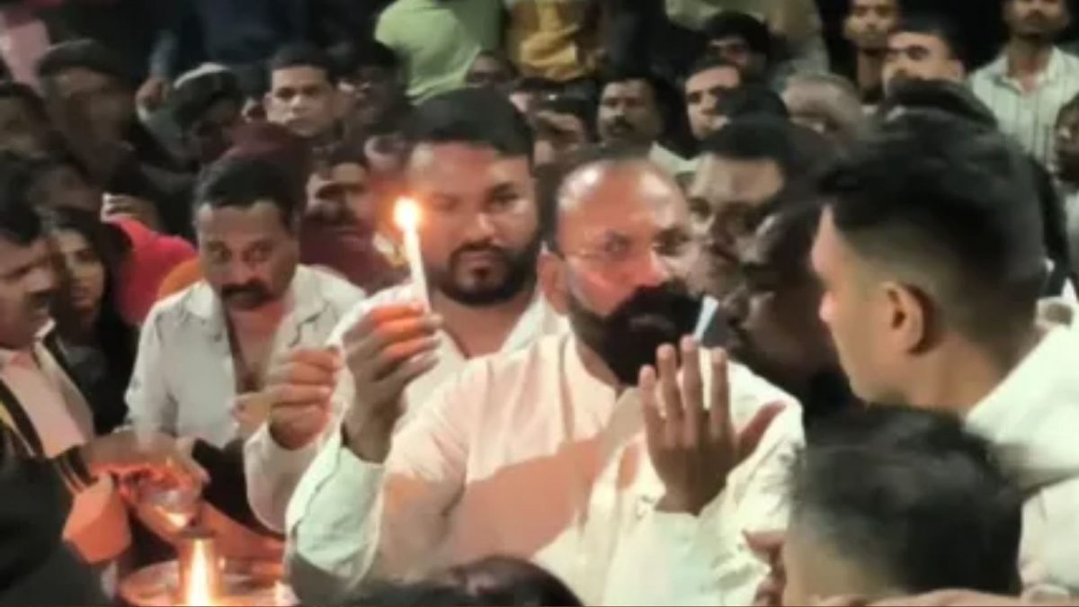 नाशिकचा 'बॉस' बालेकिल्ल्यात, RPI कडून निवडणुकीच्या रिंगणात, हात जोडून ...